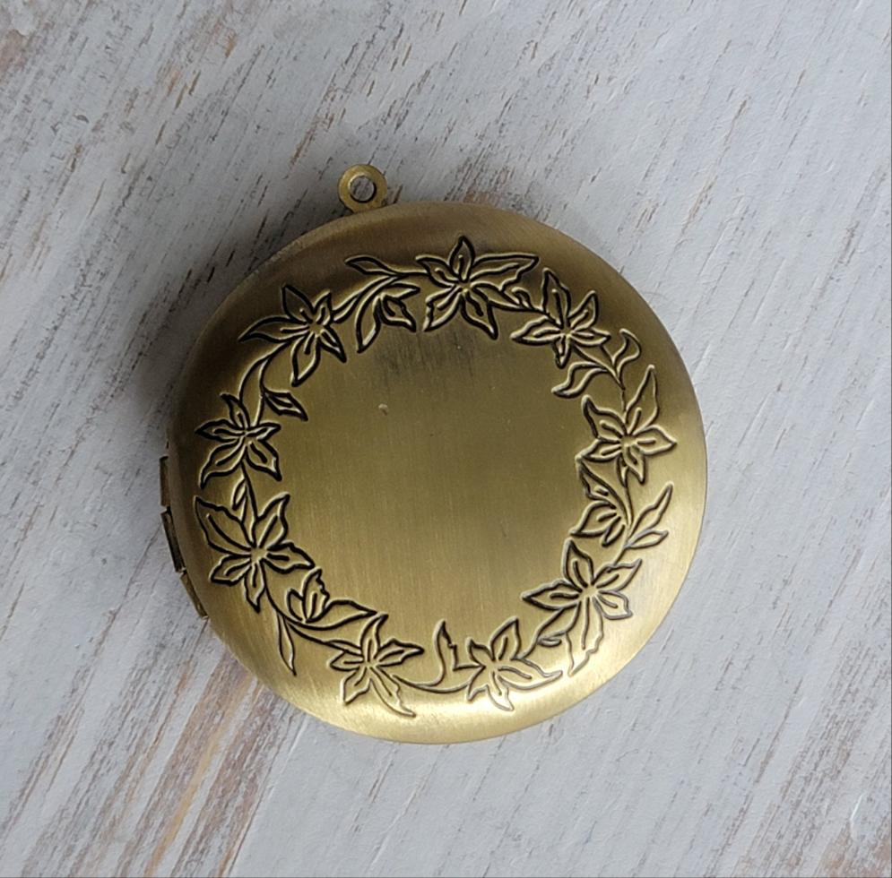 Large poem locket – Timeless Creations723